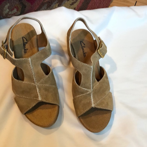 Clark’s | Shoes | Clarks Size 7 Wedge Tan Sandals | Poshmark